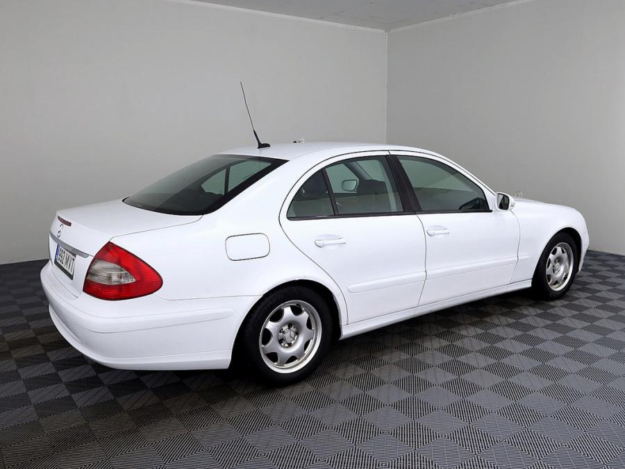Balts Mercedes-Benz e-200 2008 Tallina, ar dzinēja tilpumu 1.80 L un nobraukumu 324 tūkst. km par 1599 €, foto 11 vietnē AUTOMOTO.COM.LV
