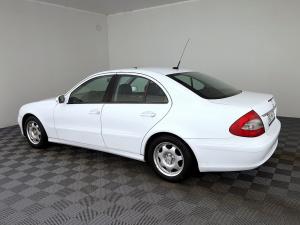 Balts Mercedes-Benz e-200 2008 Tallina, ar dzinēja tilpumu 1.80 L un nobraukumu 324 tūkst. km par 1599 €, foto 12 vietnē AUTOMOTO.COM.LV