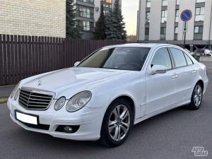 Белый Мерседес E 200 2009 в Каунас, объемом двигателя 2.10 л и пробегом 350 тыс. км за 1750 €, фото  на AUTOMOTO.COM.LV