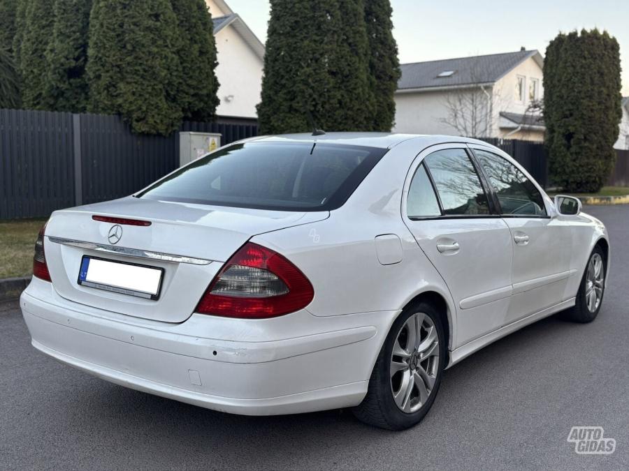 White Mercedes-Benz e-200 2009 in Kaunas, with an engine capacity of 2.10 L and mileage of 350 thousand km for 1750 €, photo 4 on AUTOMOTO.COM.LV