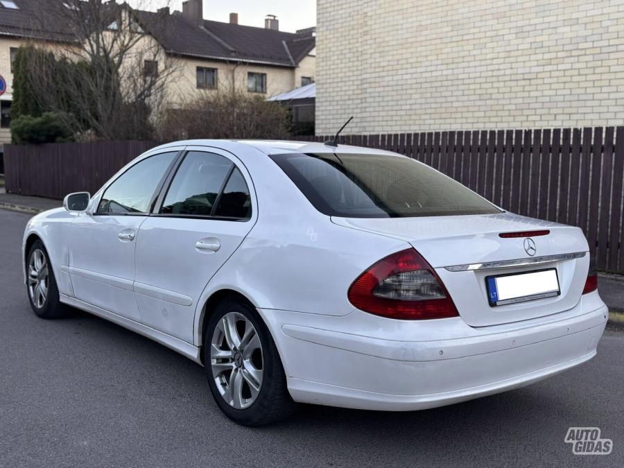 White Mercedes-Benz e-200 2009 in Kaunas, with an engine capacity of 2.10 L and mileage of 350 thousand km for 1750 €, photo 5 on AUTOMOTO.COM.LV