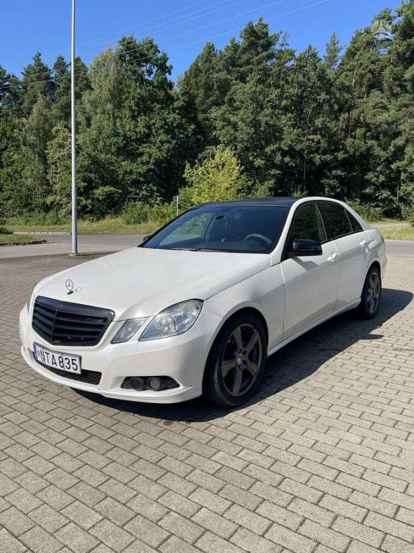 Balts Mercedes-Benz e-200 2009 Kauņa, ar dzinēja tilpumu 2.14 L un nobraukumu 585 tūkst. km par 3400 €, foto 1 vietnē AUTOMOTO.COM.LV