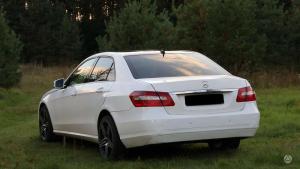 Белый Мерседес E 200 2009 в Вильнюс, объемом двигателя 2.14 л и пробегом 385 тыс. км за 5000 €, фото 6 на AUTOMOTO.COM.LV