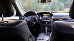 Белый Мерседес E 200 2009 в Вильнюс, объемом двигателя 2.14 л и пробегом 385 тыс. км за 5000 €, фото 17 на AUTOMOTO.COM.LV