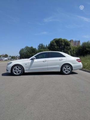 Balts Mercedes-Benz e-200 2010 Panevēža, ar dzinēja tilpumu 2.14 L un nobraukumu 568 tūkst. km par 4900 €, foto 4 vietnē AUTOMOTO.COM.LV