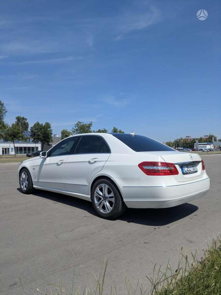 Balts Mercedes-Benz e-200 2010 Panevēža, ar dzinēja tilpumu 2.14 L un nobraukumu 568 tūkst. km par 4900 €, foto 5 vietnē AUTOMOTO.COM.LV