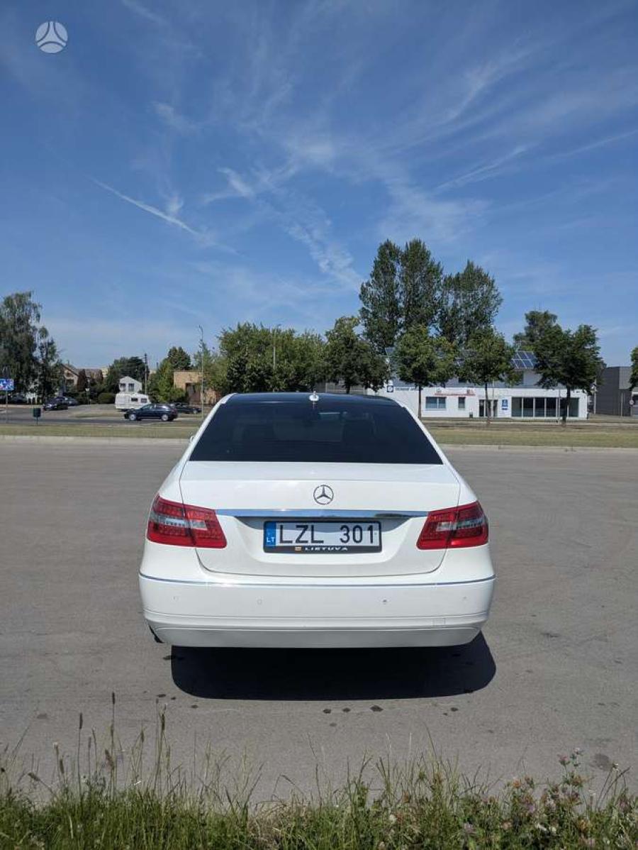 Balts Mercedes-Benz e-200 2010 Panevēža, ar dzinēja tilpumu 2.14 L un nobraukumu 568 tūkst. km par 4900 €, foto 6 vietnē AUTOMOTO.COM.LV