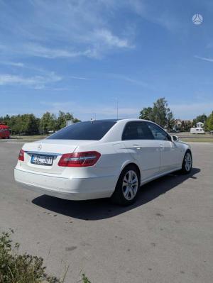 Balts Mercedes-Benz e-200 2010 Panevēža, ar dzinēja tilpumu 2.14 L un nobraukumu 568 tūkst. km par 4900 €, foto 7 vietnē AUTOMOTO.COM.LV