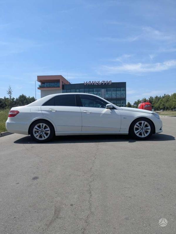 White Mercedes-Benz e-200 2010 in Panevezys, with an engine capacity of 2.14 L and mileage of 568 thousand km for 4900 €, photo 7 on AUTOMOTO.COM.LV