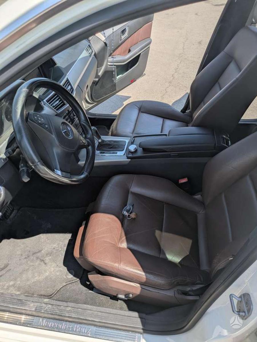 Balts Mercedes-Benz e-200 2010 Panevēža, ar dzinēja tilpumu 2.14 L un nobraukumu 568 tūkst. km par 4900 €, foto 10 vietnē AUTOMOTO.COM.LV