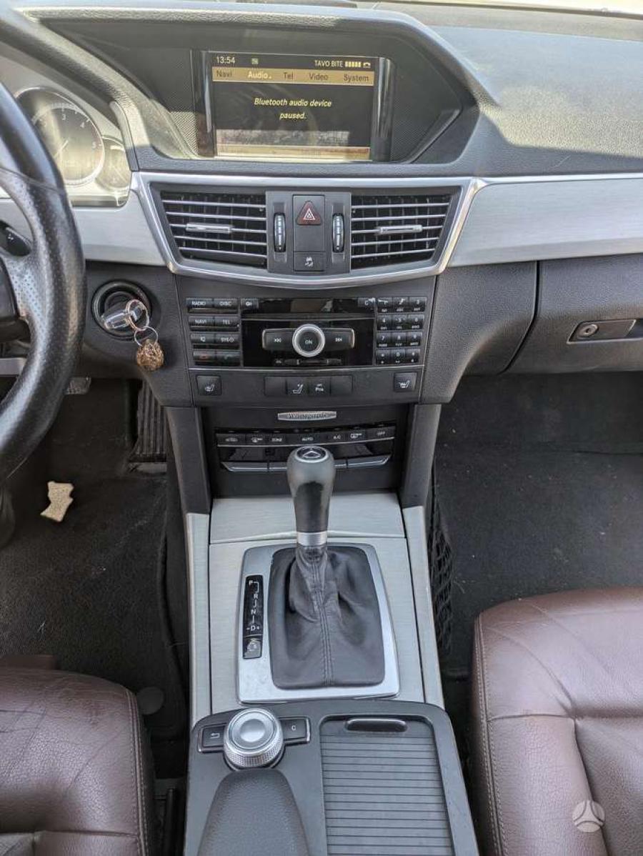 Balts Mercedes-Benz e-200 2010 Panevēža, ar dzinēja tilpumu 2.14 L un nobraukumu 568 tūkst. km par 4900 €, foto 13 vietnē AUTOMOTO.COM.LV