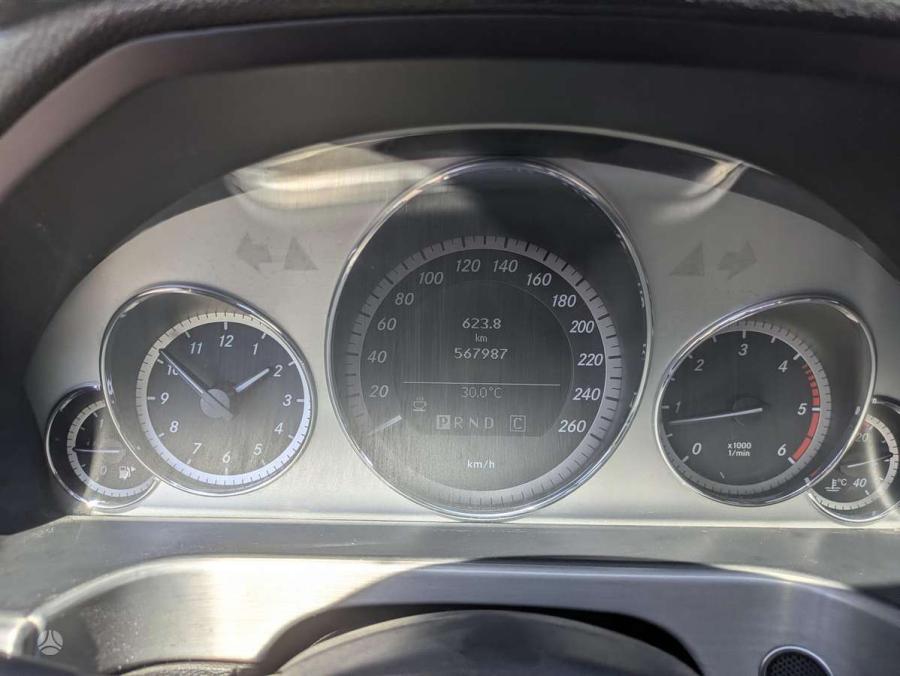 Balts Mercedes-Benz e-200 2010 Panevēža, ar dzinēja tilpumu 2.14 L un nobraukumu 568 tūkst. km par 4900 €, foto 14 vietnē AUTOMOTO.COM.LV