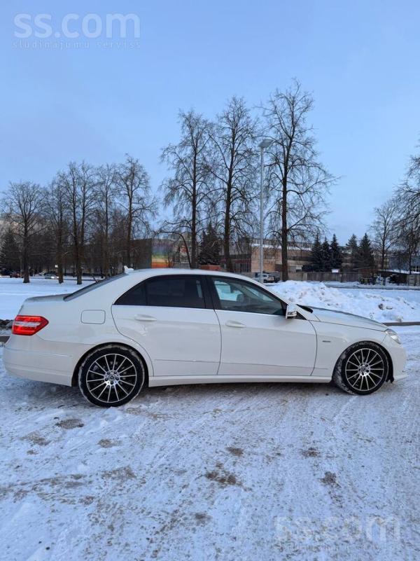 Balts Mercedes-Benz e-200 2011 Rīga, ar dzinēja tilpumu 2.00 L un nobraukumu 327 tūkst. km par 7750 €, foto 3 vietnē AUTOMOTO.COM.LV