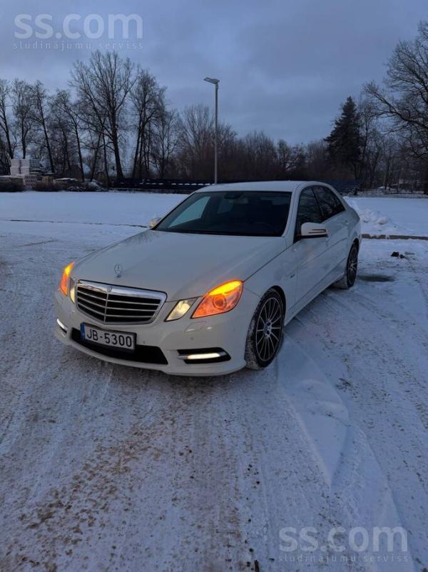 Balts Mercedes-Benz e-200 2011 Rīga, ar dzinēja tilpumu 2.00 L un nobraukumu 327 tūkst. km par 7750 €, foto 6 vietnē AUTOMOTO.COM.LV