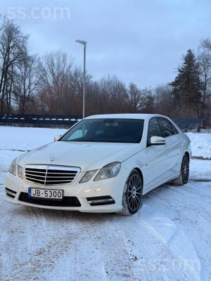 Белый Мерседес E 200 2011 в Рига, объемом двигателя 2.00 л и пробегом 327 тыс. км за 6450 €, фото 3 на AUTOMOTO.COM.LV