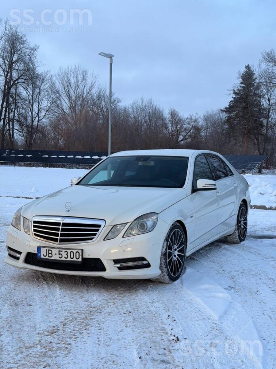 Белый Мерседес E 200 2011 в Рига, объемом двигателя 2.00 л и пробегом 327 тыс. км за 6450 €, фото 3 на AUTOMOTO.COM.LV