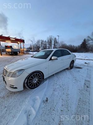 Белый Мерседес E 200 2011 в Рига, объемом двигателя 2.00 л и пробегом 327 тыс. км за 6450 €, фото 5 на AUTOMOTO.COM.LV