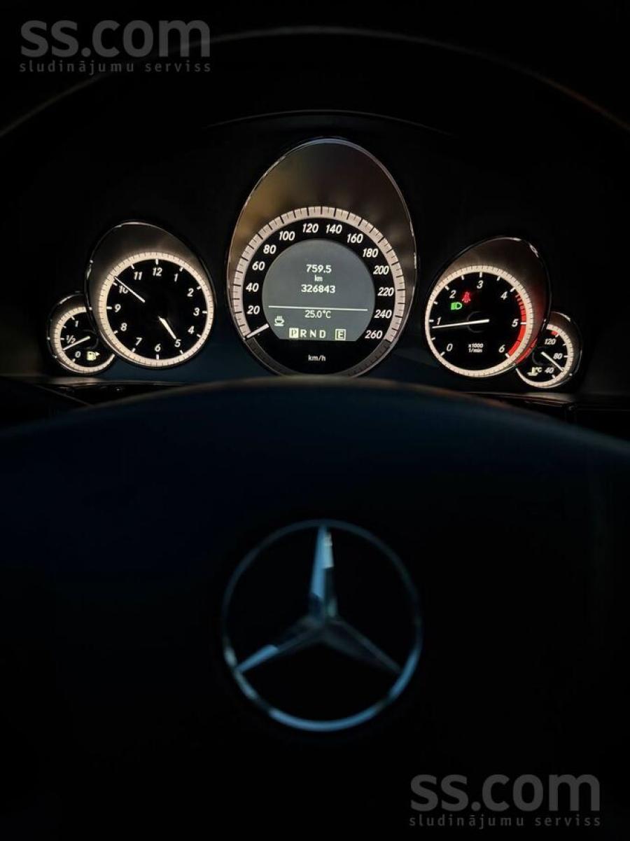 Белый Мерседес E 200 2011 в Рига, объемом двигателя 2.00 л и пробегом 327 тыс. км за 6450 €, фото 12 на AUTOMOTO.COM.LV