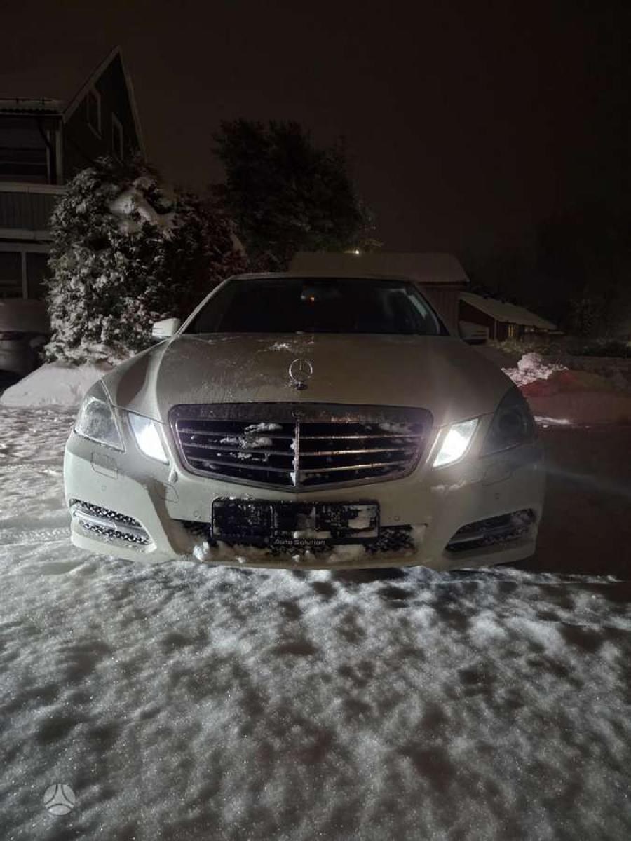 Balts Mercedes-Benz e-200 2012 Raseiniai, ar dzinēja tilpumu 2.14 L un nobraukumu 380 tūkst. km par 3000 €, foto 1 vietnē AUTOMOTO.COM.LV