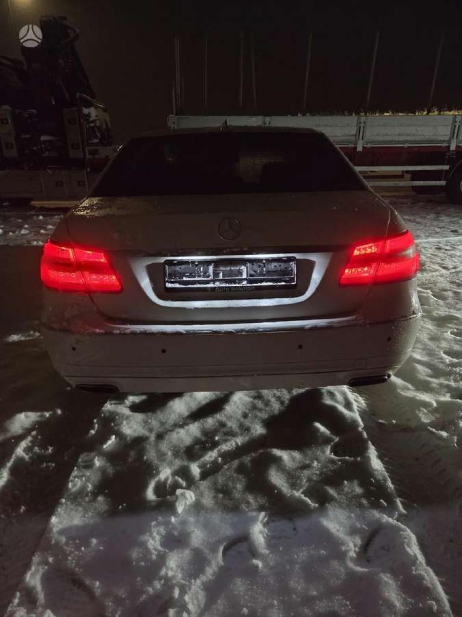 Balts Mercedes-Benz e-200 2012 Raseiniai, ar dzinēja tilpumu 2.14 L un nobraukumu 380 tūkst. km par 3000 €, foto 5 vietnē AUTOMOTO.COM.LV