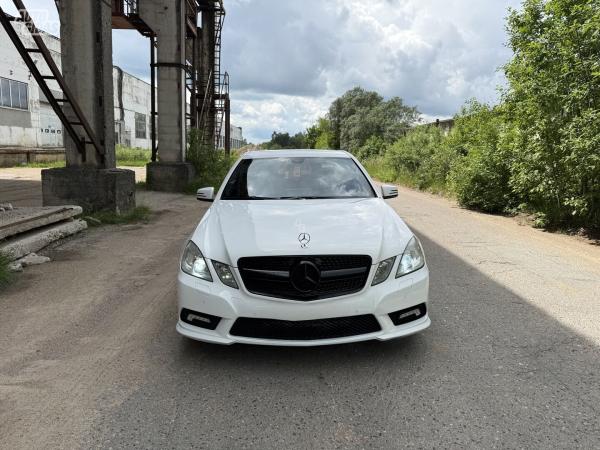 White Mercedes-Benz e-200 2012 in Alytus, with an engine capacity of 2.00 L and mileage of 330 thousand km for 6650 €, photo 3 on AUTOMOTO.COM.LV