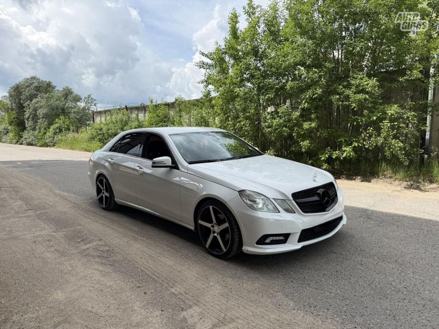 Белый Мерседес E 200 2012 в Алитус, объемом двигателя 2.00 л и пробегом 330 тыс. км за 6650 €, фото 4 на AUTOMOTO.COM.LV
