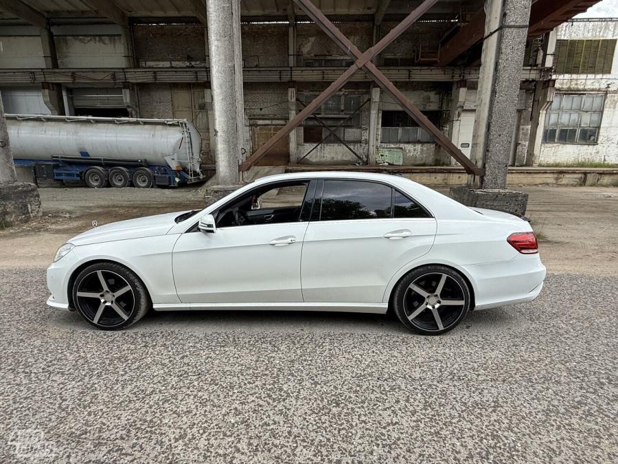 Белый Мерседес E 200 2012 в Алитус, объемом двигателя 2.00 л и пробегом 330 тыс. км за 6650 €, фото 9 на AUTOMOTO.COM.LV