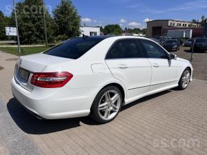 White Mercedes-Benz e-200 2013 in Limbazi, with an engine capacity of 2.20 L and mileage of 225 thousand km for 6750 €, photo 5 on AUTOMOTO.COM.LV