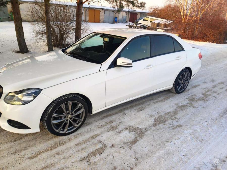 White Mercedes-Benz e-200 2014 in Marijampole, with an engine capacity of 2.14 L and mileage of 488 thousand km for 6999 €, photo 3 on AUTOMOTO.COM.LV