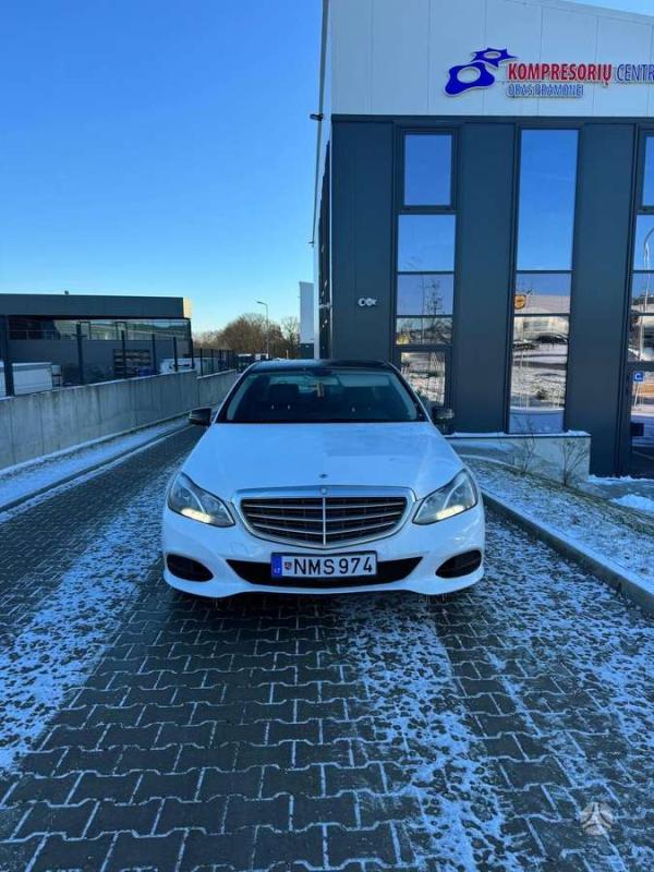 White Mercedes-Benz e-200 2016 in Kaunas, with an engine capacity of 0.00 L and mileage of 433 thousand km for 7400 €, photo 6 on AUTOMOTO.COM.LV