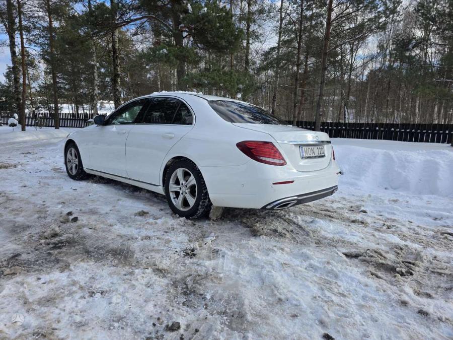 White Mercedes-Benz e-200 2017 in Silale, with an engine capacity of 1.95 L and mileage of 290 thousand km for 15200 €, photo 10 on AUTOMOTO.COM.LV
