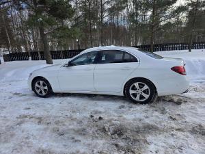 White Mercedes-Benz e-200 2017 in Silale, with an engine capacity of 1.95 L and mileage of 290 thousand km for 15200 €, photo 11 on AUTOMOTO.COM.LV
