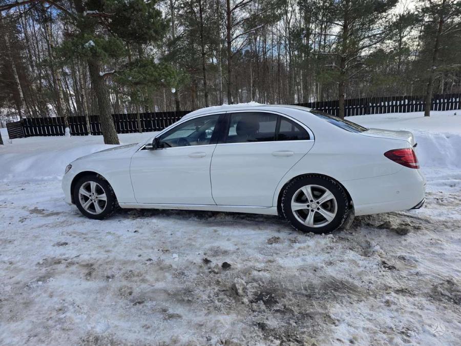 White Mercedes-Benz e-200 2017 in Silale, with an engine capacity of 1.95 L and mileage of 290 thousand km for 15200 €, photo 11 on AUTOMOTO.COM.LV