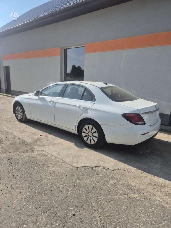 White Mercedes-Benz e-200 2017 in Salcininkai, with an engine capacity of 2.20 L and mileage of 40 thousand km for 7200 €, photo 6 on AUTOMOTO.COM.LV