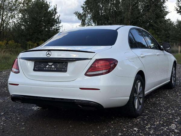 Мерседес E 200 2017 в Укмерге на AUTOMOTO.COM.LV Белый Мерседес E 200 2017 в Укмерге, объемом двигателя 1.95 л и пробегом 193 тыс. км за 5900 €, фото 9 на AUTOMOTO.COM.LV