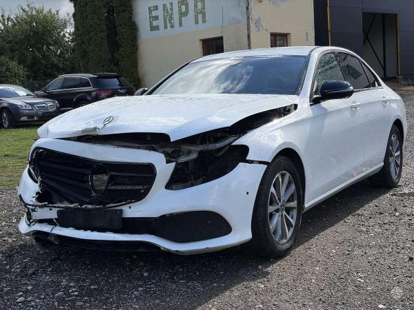 Белый Мерседес E 200 2017 в Укмерге, объемом двигателя 1.95 л и пробегом 193 тыс. км за 5900 €, фото 5 на AUTOMOTO.COM.LV