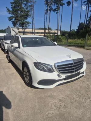 Белый Мерседес E 200 2017 в Шальчининкай, объемом двигателя 2.00 л и пробегом 200 тыс. км за 7099 €, фото  на AUTOMOTO.COM.LV