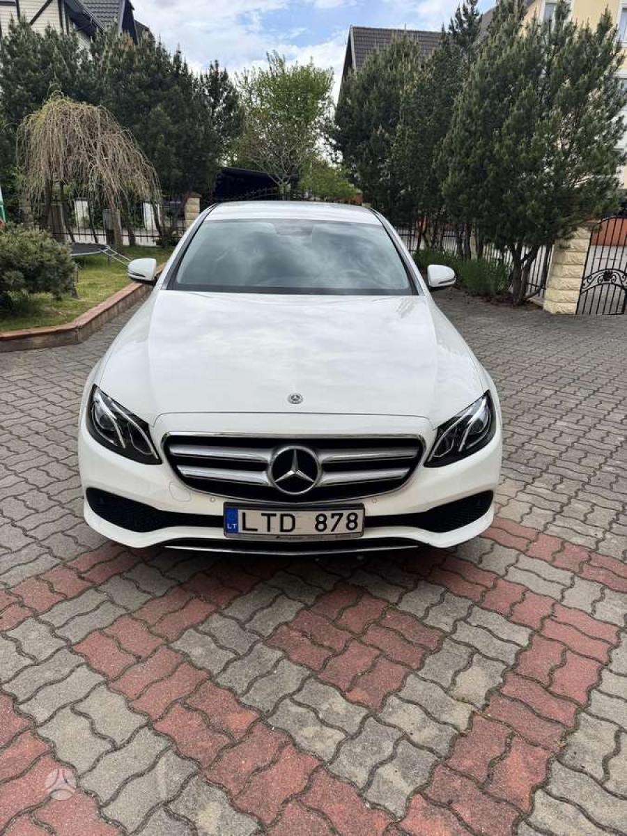 White Mercedes-Benz e-200 2018 in Klaipeda, with an engine capacity of 1.95 L and mileage of 120 thousand km for 17500 €, photo 3 on AUTOMOTO.COM.LV