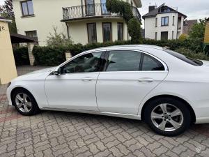 White Mercedes-Benz e-200 2018 in Klaipeda, with an engine capacity of 1.95 L and mileage of 120 thousand km for 17500 €, photo 4 on AUTOMOTO.COM.LV