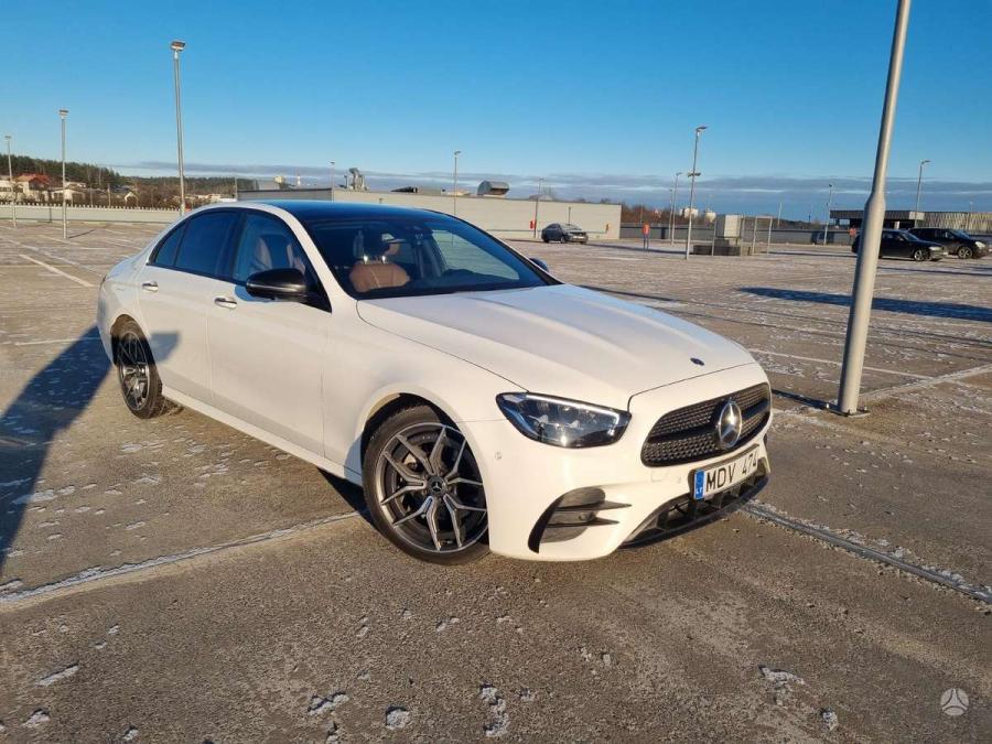 White Mercedes-Benz e-200 2021 in Vilnius, with an engine capacity of 2.00 L and mileage of 103 thousand km for 38900 €, photo 2 on AUTOMOTO.COM.LV