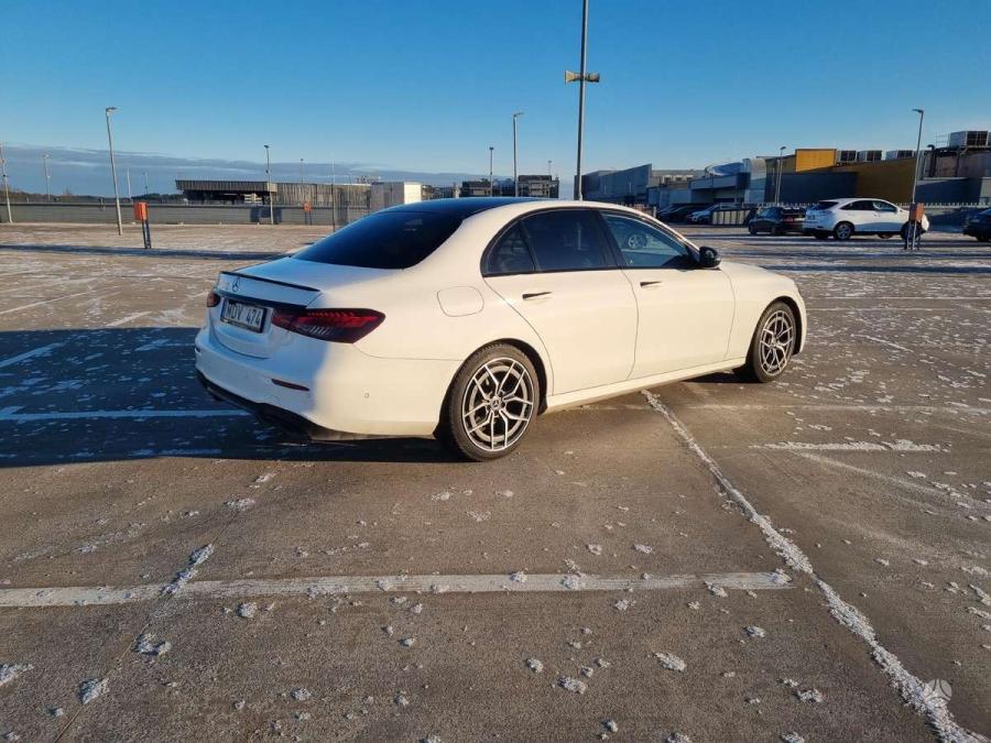 White Mercedes-Benz e-200 2021 in Vilnius, with an engine capacity of 2.00 L and mileage of 103 thousand km for 38900 €, photo 4 on AUTOMOTO.COM.LV