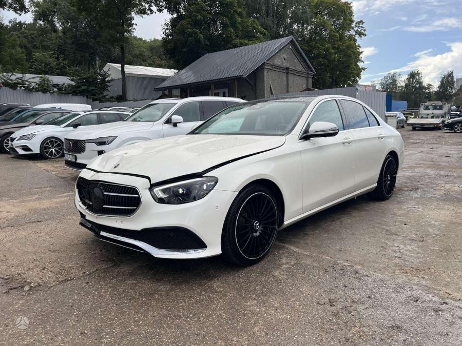 Balts Mercedes-Benz e-200 2021 Kauņa, ar dzinēja tilpumu 1.60 L un nobraukumu 86 tūkst. km par 16900 €, foto 1 vietnē AUTOMOTO.COM.LV