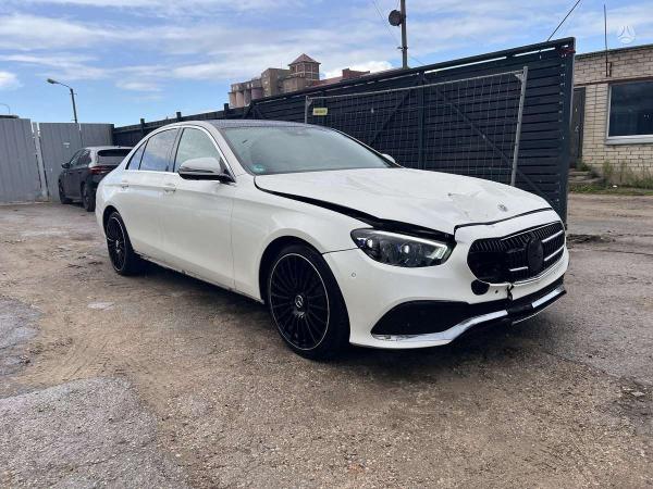 Mercedes-Benz e-200 2021 Kauņa vietnē Balts Mercedes-Benz e-200 2021 Kauņa, ar dzinēja tilpumu 1.60 L un nobraukumu 86 tūkst. km par 16900 €, foto 3 vietnē AUTOMOTO.COM.LV