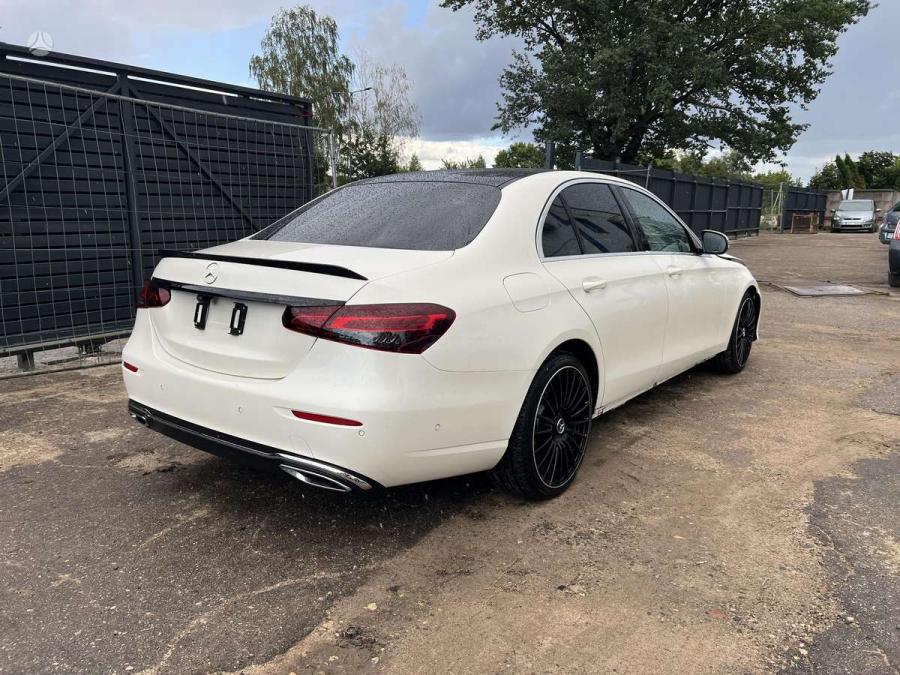 Balts Mercedes-Benz e-200 2021 Kauņa, ar dzinēja tilpumu 1.60 L un nobraukumu 86 tūkst. km par 16900 €, foto 4 vietnē AUTOMOTO.COM.LV