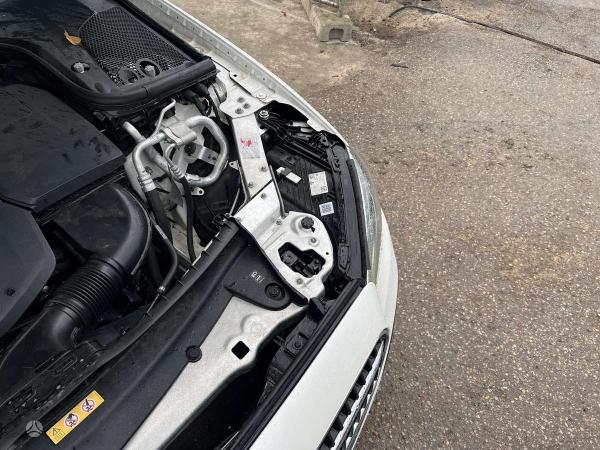 Mercedes-Benz e-200 2021 Kauņa vietnē Balts Mercedes-Benz e-200 2021 Kauņa, ar dzinēja tilpumu 1.60 L un nobraukumu 86 tūkst. km par 16900 €, foto 9 vietnē AUTOMOTO.COM.LV