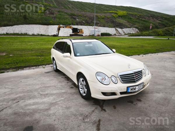 White Mercedes-Benz e-200 2009 in Riga, with an engine capacity of 2.20 L and mileage of 478 thousand km for 1525 €, photo 3 on AUTOMOTO.COM.LV
