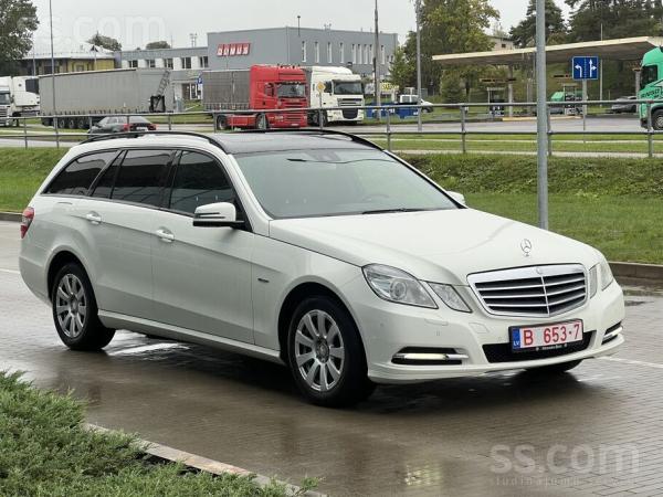 Мерседес E 200 2010 в Резекне на AUTOMOTO.COM.LV Белый Мерседес E 200 2010 в Резекне, объемом двигателя 2.10 л и пробегом 339 тыс. км за 6890 €, фото 4 на AUTOMOTO.COM.LV