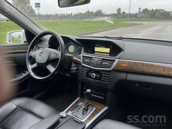 Мерседес E 200 2010 в Резекне на AUTOMOTO.COM.LV Белый Мерседес E 200 2010 в Резекне, объемом двигателя 2.10 л и пробегом 339 тыс. км за 6890 €, фото 7 на AUTOMOTO.COM.LV
