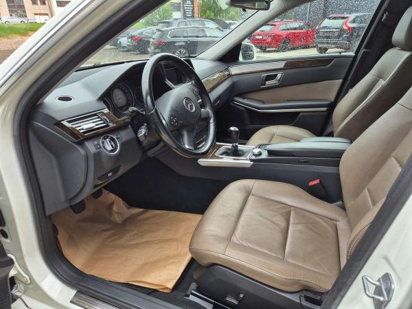 Balts Mercedes-Benz e-200 2011 Utena, ar dzinēja tilpumu 2.14 L un nobraukumu 280 tūkst. km par 4990 €, foto 9 vietnē AUTOMOTO.COM.LV