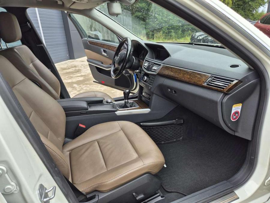 Белый Мерседес E 200 2011 в Утена, объемом двигателя 2.14 л и пробегом 280 тыс. км за 4990 €, фото 14 на AUTOMOTO.COM.LV